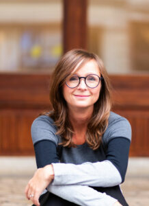 Dr. Julia Ecker • Lawyer • Start